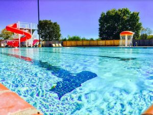Outdoor Pool – Complete Fitness